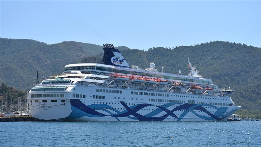 "Crown İris" kruvaziyeri 1580 İsrailli turistle Marmaris'e geldi