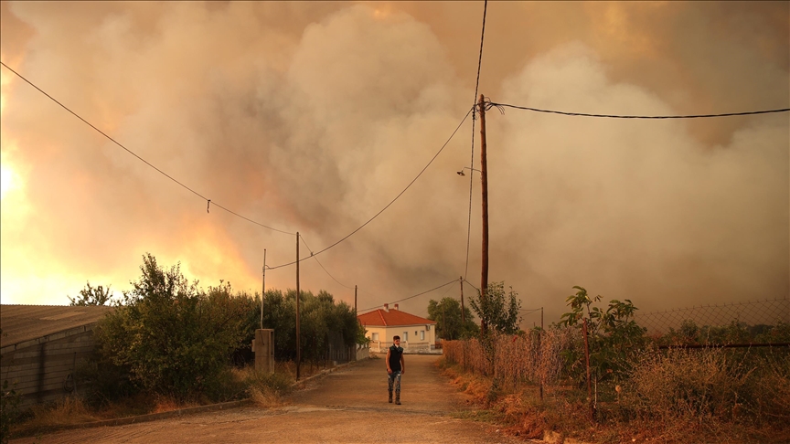 More settlements in Evros region evacuated as wildfire rages for 12th ...