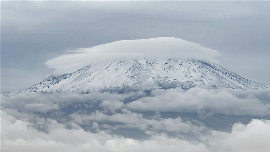 Li Çiyayê Agiriyê berf bariya