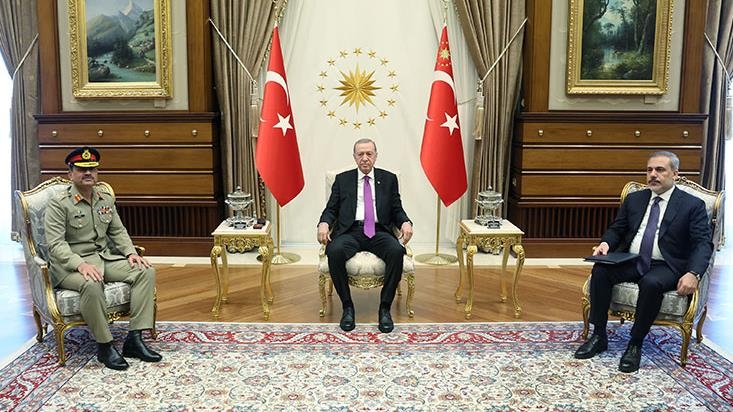 Turkish president receives Pakistani army chief in Ankara