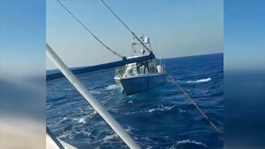 Greek Coast Guard harasses Turkish fishing boat in Aegean Sea