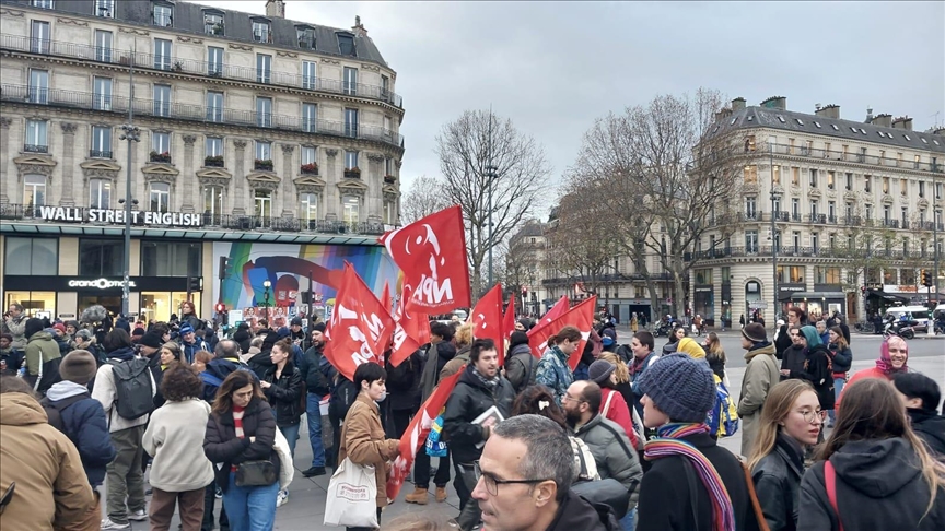 France Des Centaines De Personnes Manifestent à Paris Contre La Loi