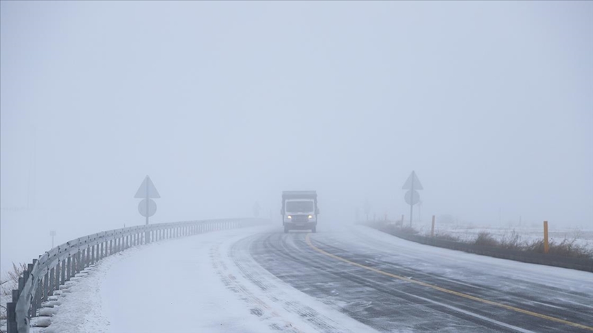 Kars'ta kar ve tipi etkili oluyor