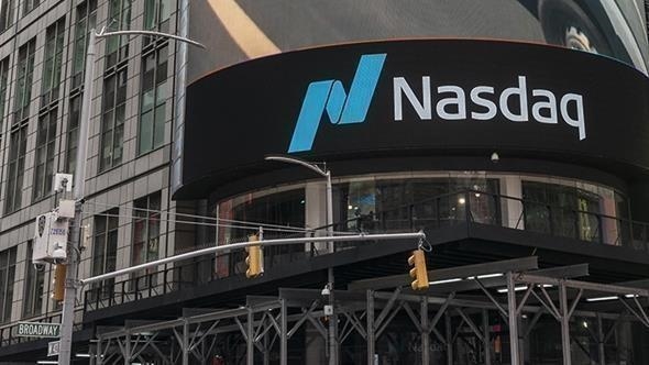 Nasdaq opens Thursday lower to extend losses