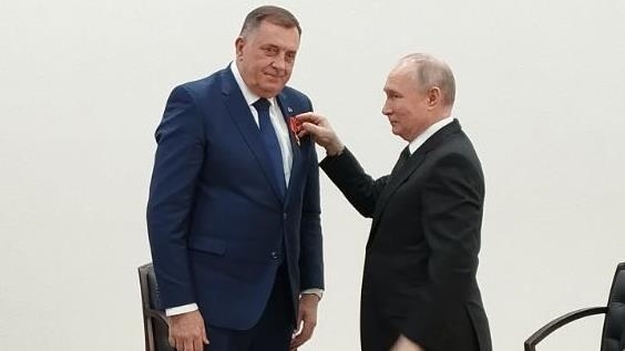 Putin nderon presidentin e Republikës Srpska, Milorad Dodik, me Urdhrin ...