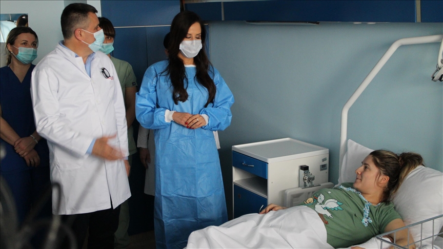 Tamara Vučić posjetila UKC RS-a u Banjaluci i donirala inkubator