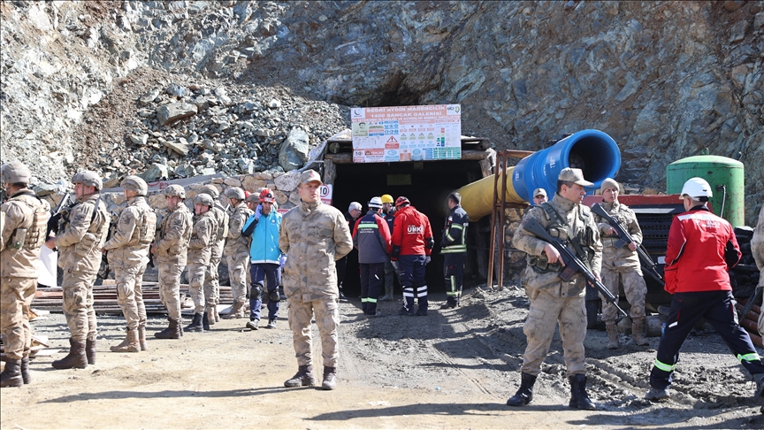 Workers trapped after mine collapses in eastern Türkiye