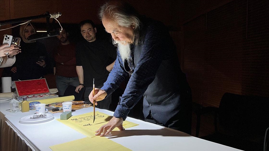 Sanatçı Ali Lei Gong ve Said Lei, Bursa'da Çin minyatürü performansı ...