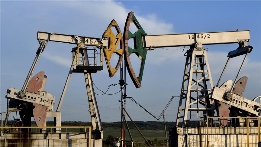Oil mixed with demand drop in US, ongoing Middle East unrest