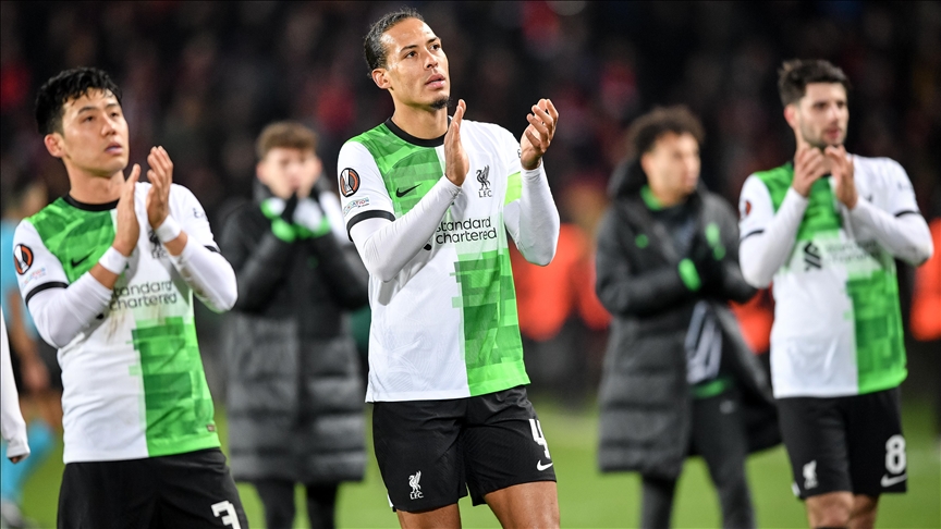 Liverpool draw 1-1 with English Premier League title rivals Manchester ...