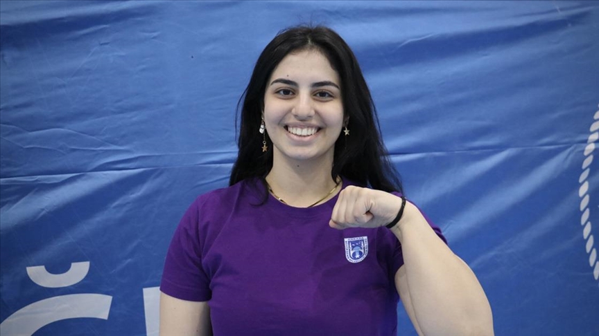 Dünya şampiyonu Azra Sarı, bilek güreşinde yeni madalyalar peşinde