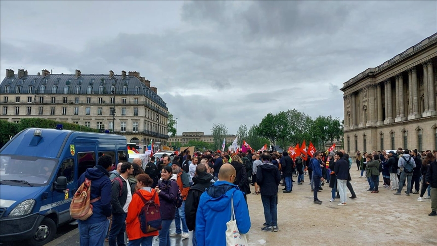 France : des centaines d'enseignants manifestent contre les réformes du ...