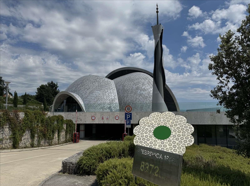 Hrvatska: U Rijeci otkriven spomenik Cvijet Srebrenice