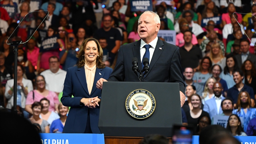 US Democratic vice president candidate defends his military record