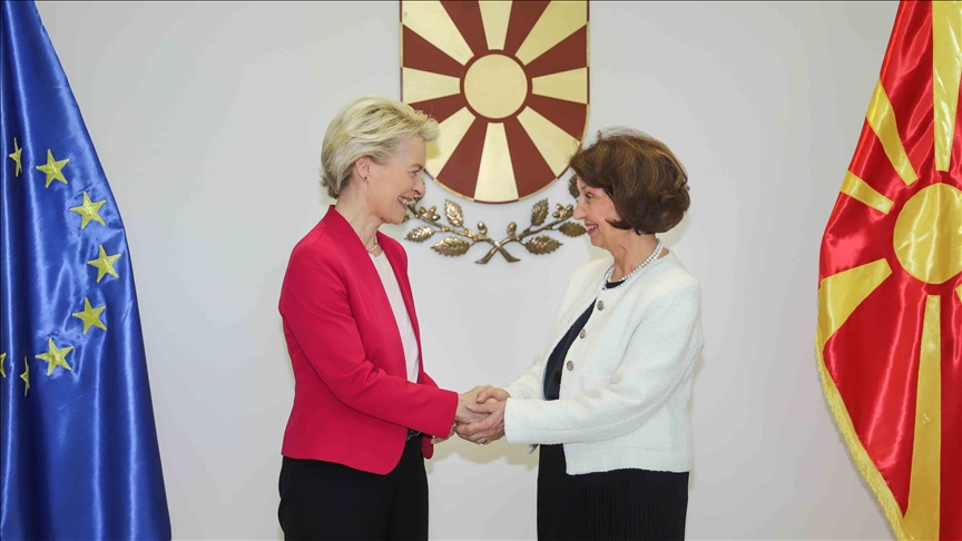 Претседателката на Северна Македонија се сретна со претседателката на ЕК Фон дер Лајен
