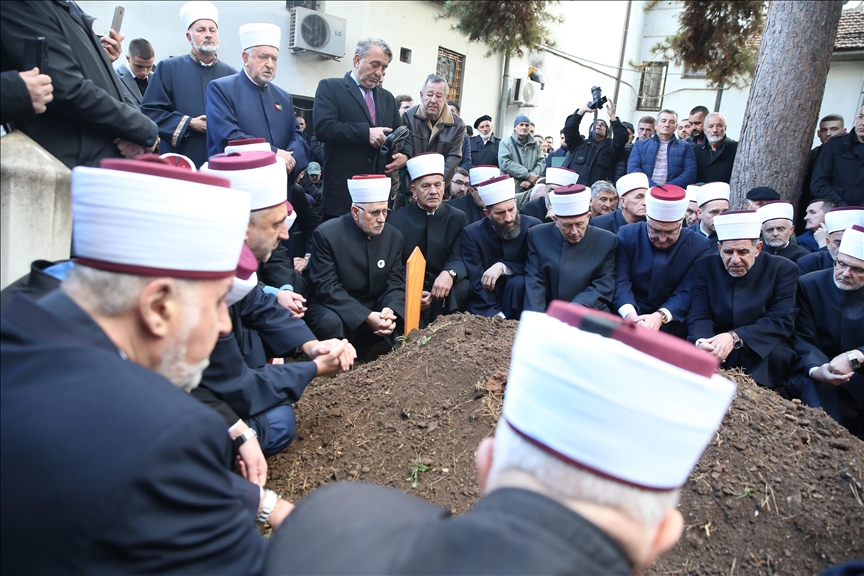 Posljednji ispraćaj: U Sarajevu klanjana dženaza i obavljen ukop hafiza ...