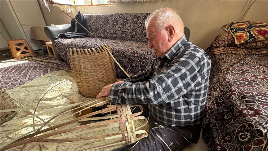 Jedan od posljednjih zanatlija: Turčin Hakki 70 godina se bavi ...