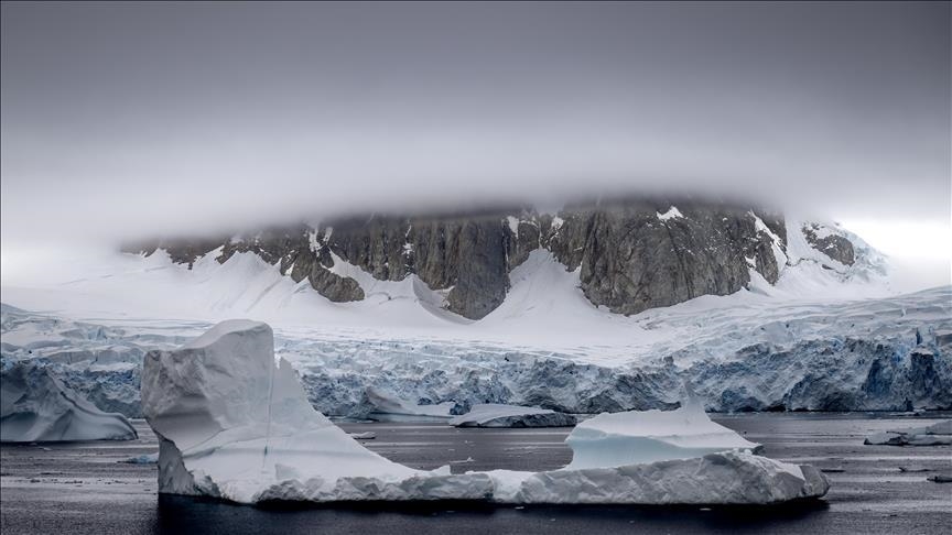 Најголемата санта мраз на светот А23а би можела да се распадне за месец дена