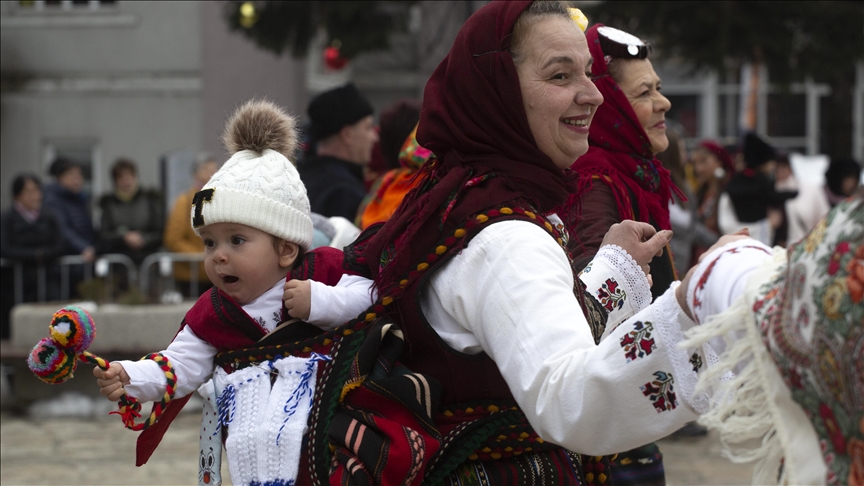 Bugarski grad Razlog tradicionalno odaje počast babicama