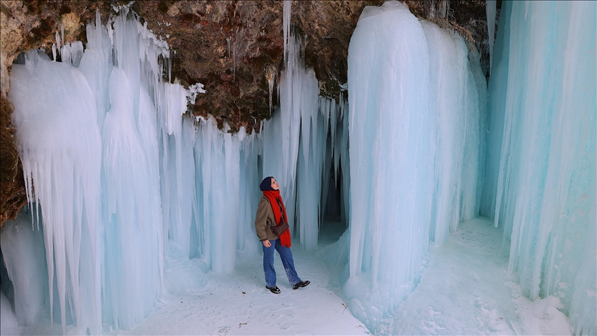 Ujëvara e Sirakayalarit në Türkiyen lindore ngrin nga temperaturat e ulëta