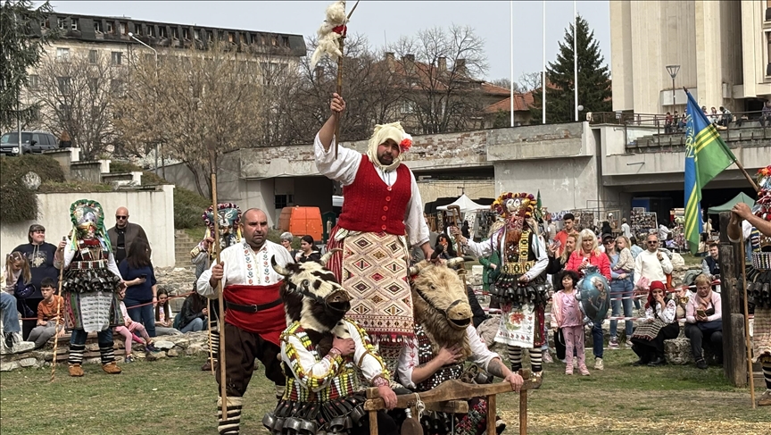 Bullgari, festivali "Kukerlandia" ringjall traditat e lashta