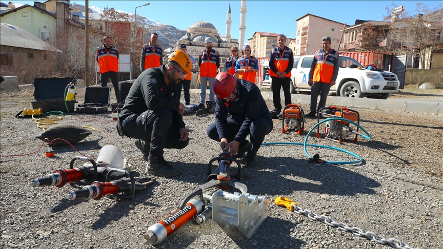 Lojistik imkanların geliştirildiği Hakkari'de AFAD gönüllü sayısı 3 kat ...