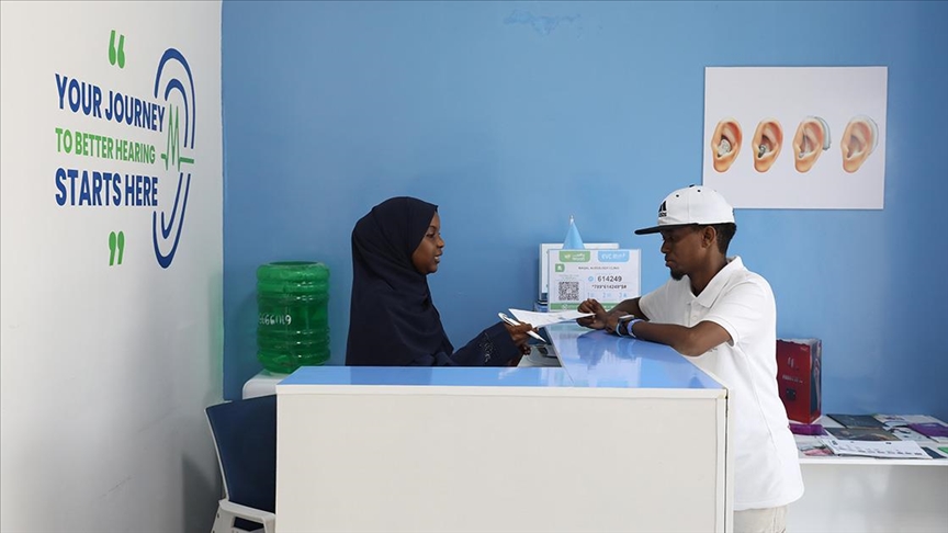 Somalili kadın girişimci Anisa Abdullah, ülkesinde açtığı işitme ...