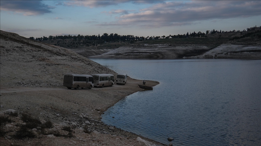 25 rescued after river flooding traps families in Syria’s Homs