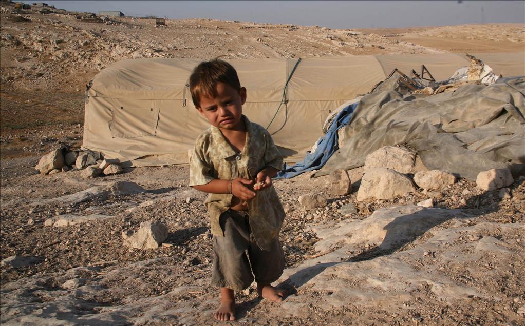 Filistin'de Mağarada Yaşayan Aile - Anadolu Ajansı