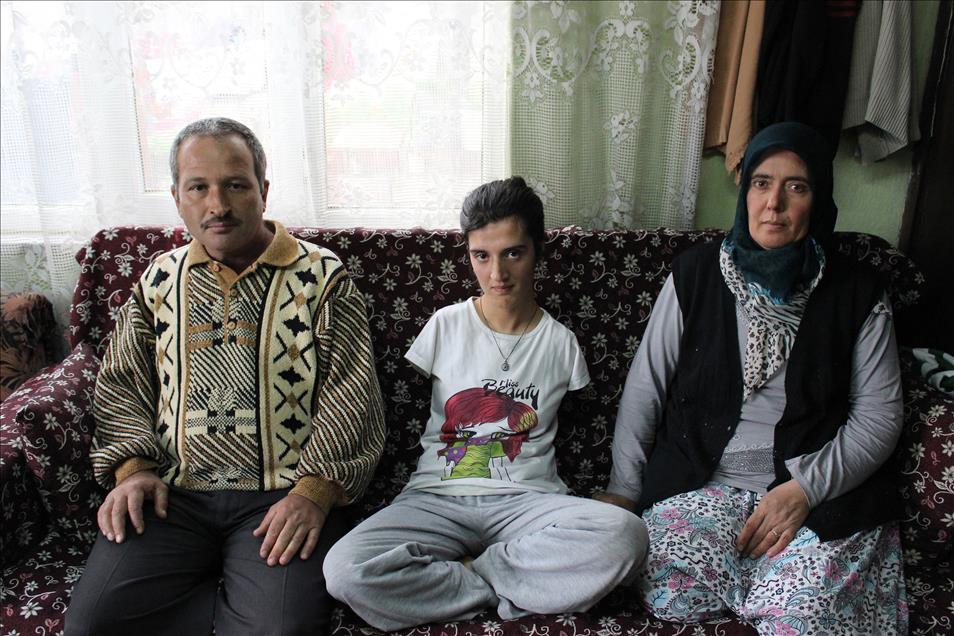 'Protez kol' hayaliyle yaşıyor - Anadolu Ajansı