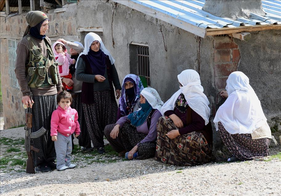 Nöbet tutan anneler - Anadolu Ajansı