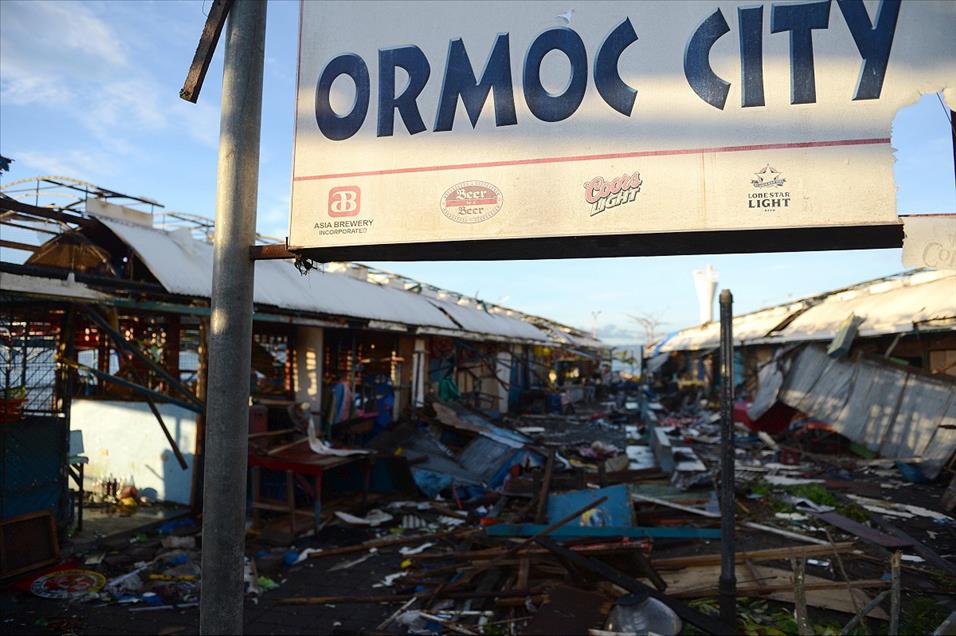 Tacloban yaralarını sarmaya çalışıyor - Anadolu Ajansı