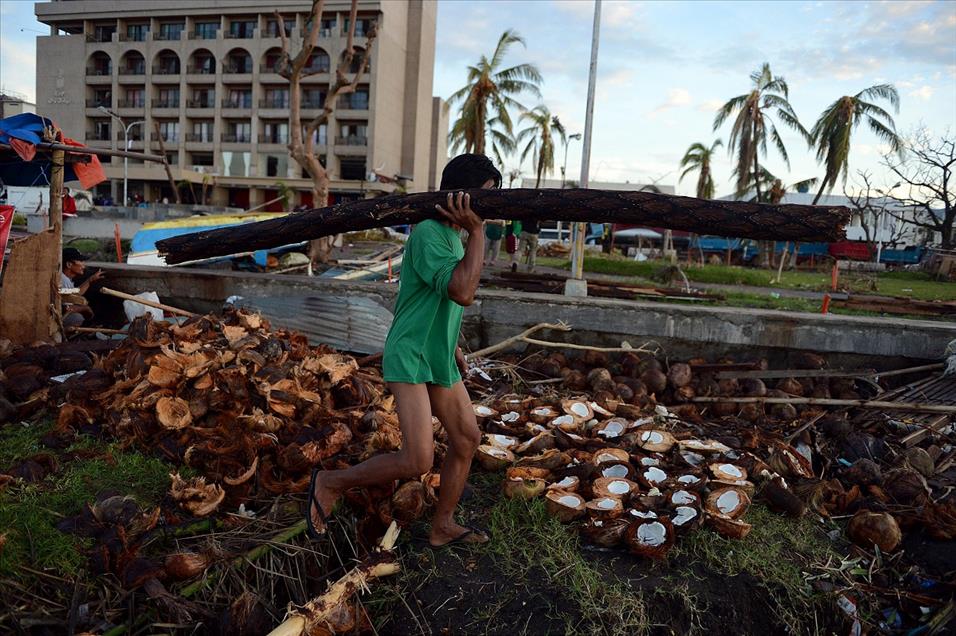 Tacloban yaralarını sarmaya çalışıyor - Anadolu Ajansı