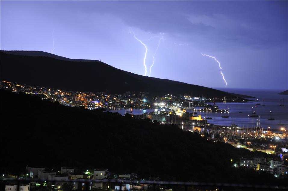Bodrum'da şimşekli gece - Anadolu Ajansı