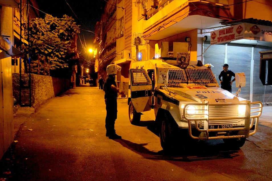 Adana'da bin 500 polisle uyuşturucu operasyonu - Anadolu Ajansı Adana'da bin 500 polisle uyuşturucu operasyonu - Anadolu Ajansı