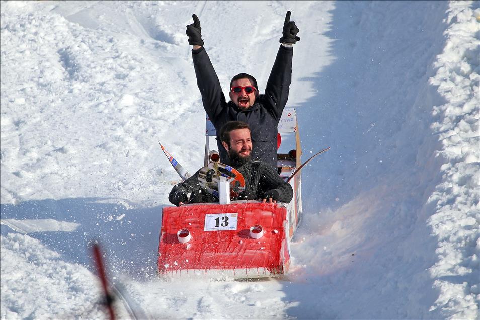 Cardboard sled race in Turkey's eastern province of Erzurum - Anadolu ...