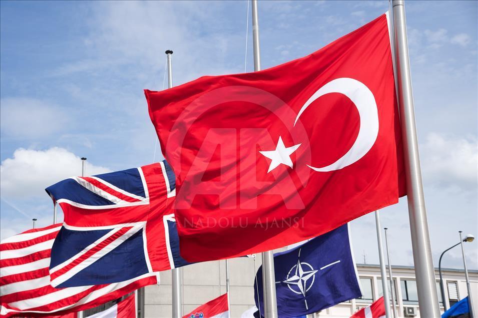 NATO bayrakları yarıya indirildi - Anadolu Ajansı