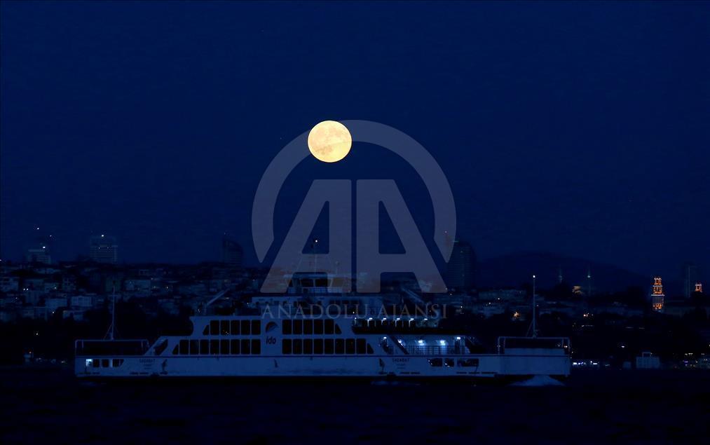 Full moon is seen in many places of Turkey - Anadolu Ajansı