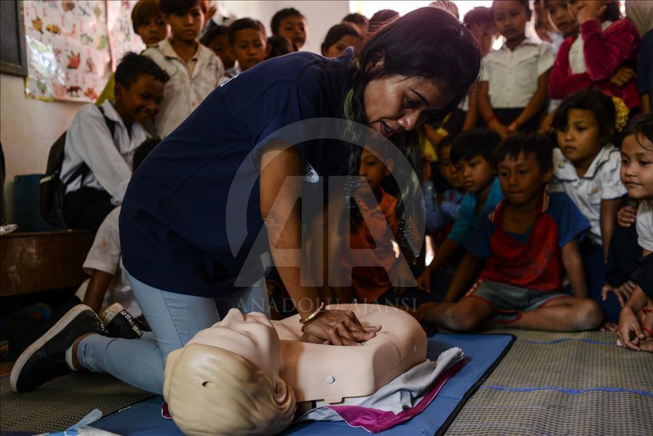 Safety and drowning prevention classes in Cambodia - Anadolu Ajansı