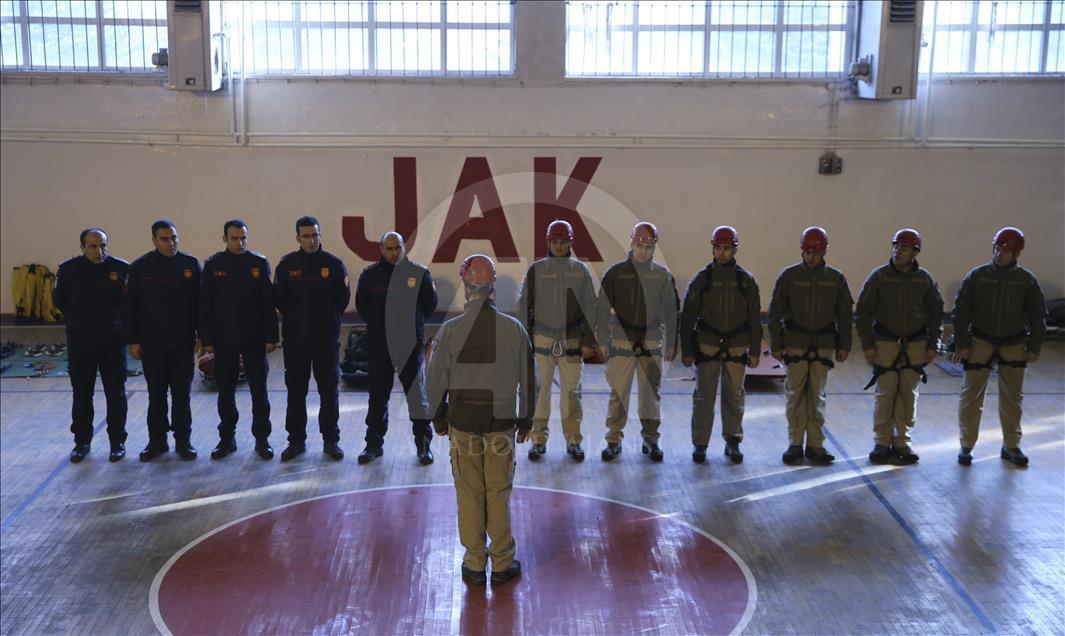 JAK'tan itfaiyeye iple erişim tekniği eğitimi - Anadolu Ajansı
