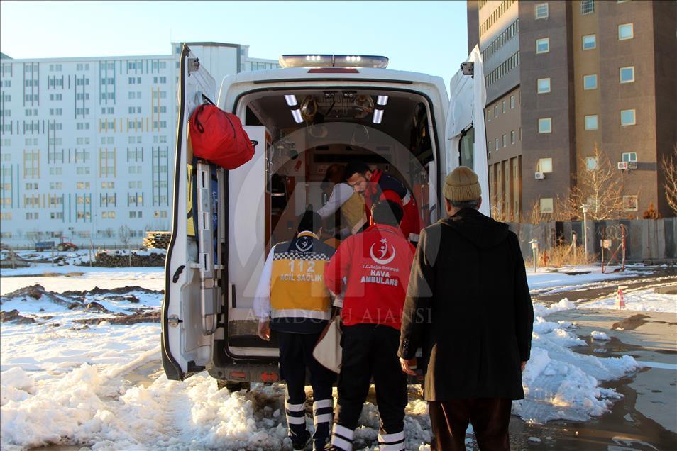 Helîkoptera ambûlans gihîşt hawara jina bihemle - Anadolu Ajansı