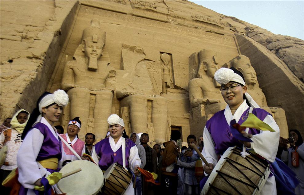 Sun 'rises' on Ramesses II statue in Egypt - Anadolu Ajansı