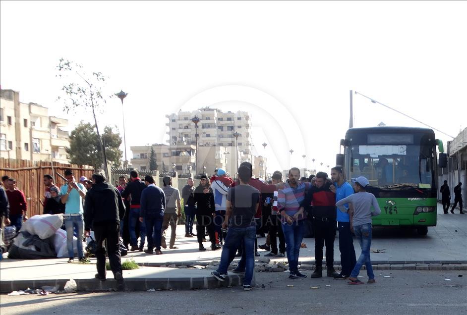 Evacuation of Syria’s Al-Waer district in Homs - Anadolu Ajansı