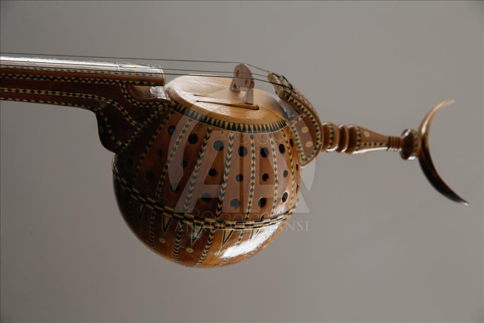 Instruments de musique traditionnelle: Un collectionneur turc à l ...