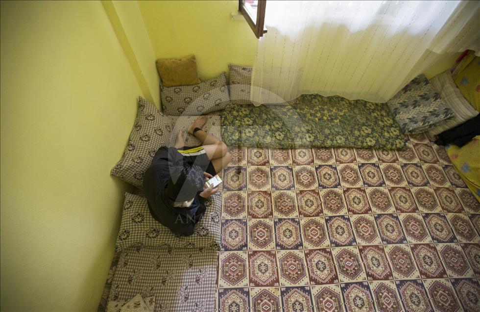 Life with electronic tether in 90 square meters - Anadolu Ajansı