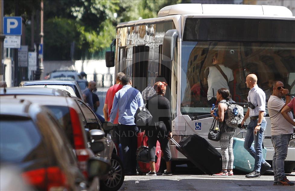 Refugees evicted from a building by police in Rome - Anadolu Ajansı