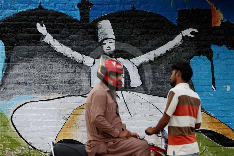 Mural paintings on a wall in Islamabad - Anadolu Ajansı