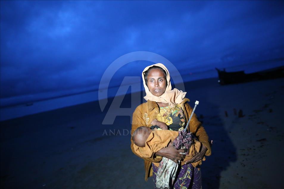 Rohingya people continue to flee from oppression in Myanmar - Anadolu ...