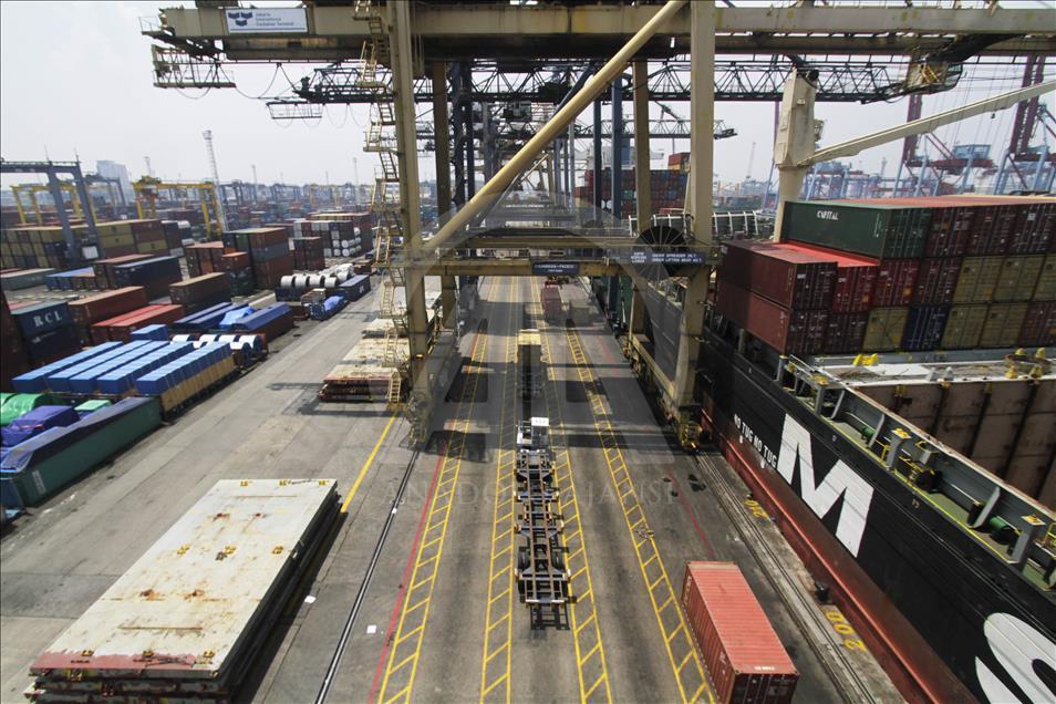 Mengawasi terminal bongkar muat internasional Indonesia - Anadolu Ajansı