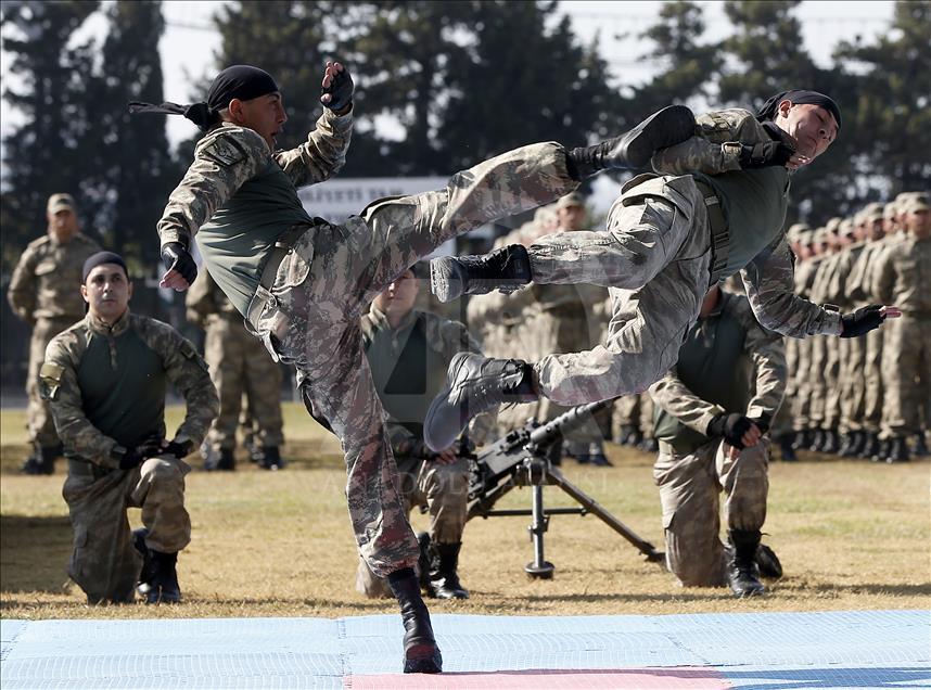 Turkish gendarmerie recruits show off commando skills - Anadolu Ajansı
